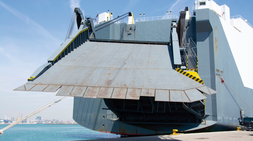 El “Höegh Tracer”, uno de los car carriers más grandes del mundo, se ...
