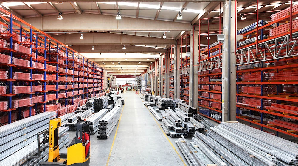 AR Racking reactiva la fabricación y la distribución a nivel nacional