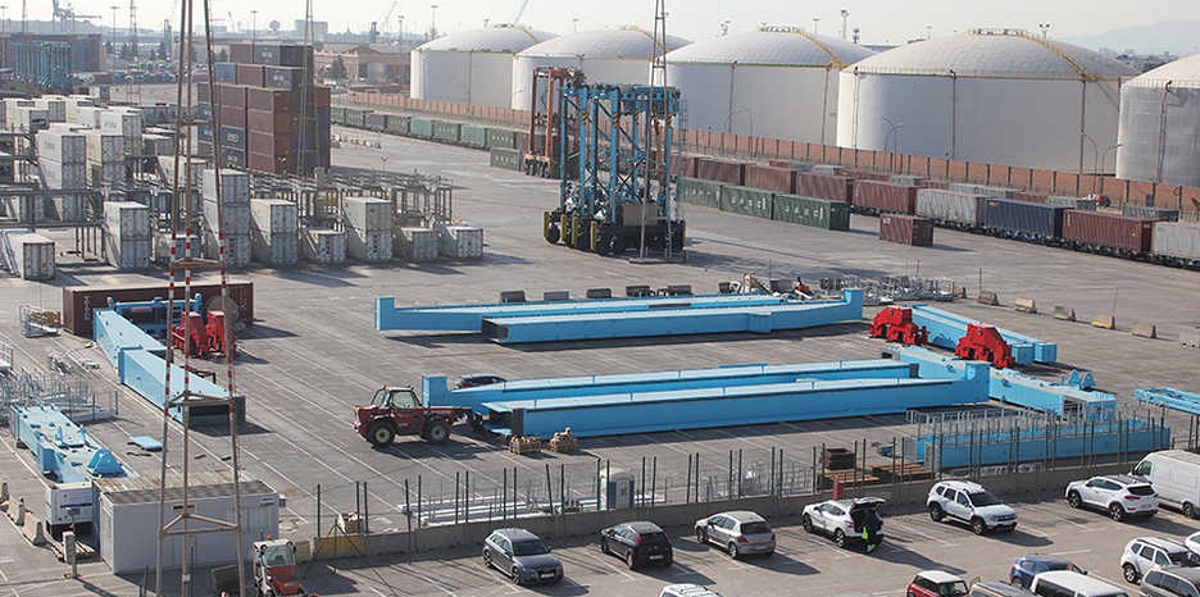 APM Terminals Barcelona invierte 3,5 millones en una nueva grúa para su ...