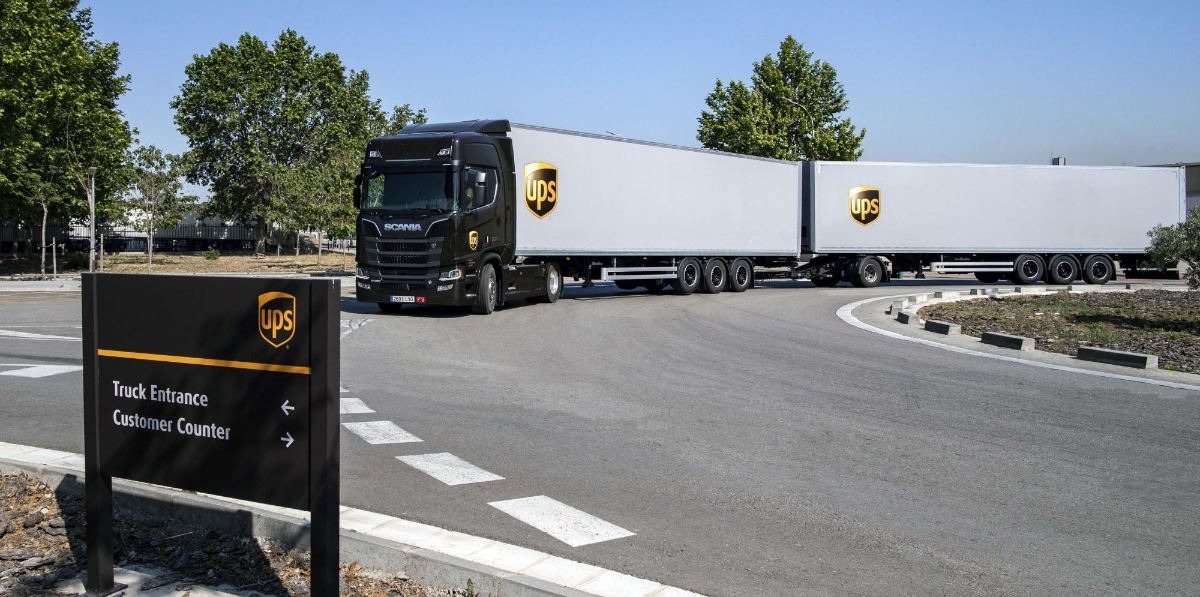 UPS incorpora dos duotrailers en su conexión entre Madrid y Barcelona