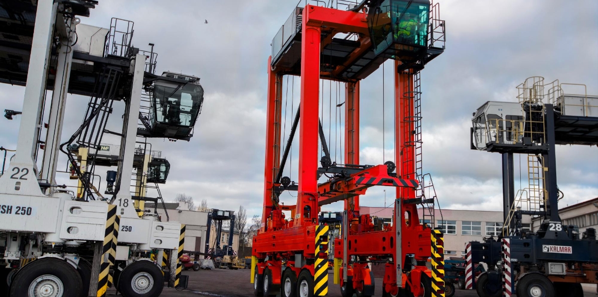 Kalmar y Forth Ports fortalecen su relación con nuevos straddle carriers