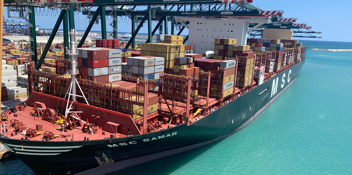 El gigante "MSC Samar" escala en el puerto de Valencia