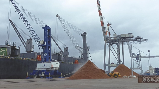Los Graneles Sólidos Impulsan Los Tráficos Del Puerto De Marín Hasta Mayo