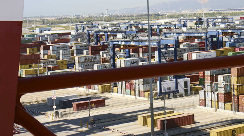 El tráfico de contenedores en tránsito en Barcelona crece un 33,6% hasta noviembre
